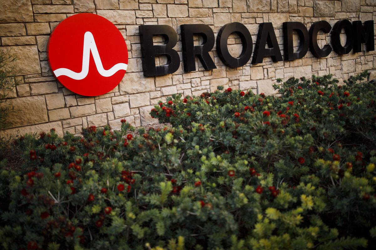 Broadcom's Tan to Face Difficult Audience With Qualcomm Board - Bloomberg
