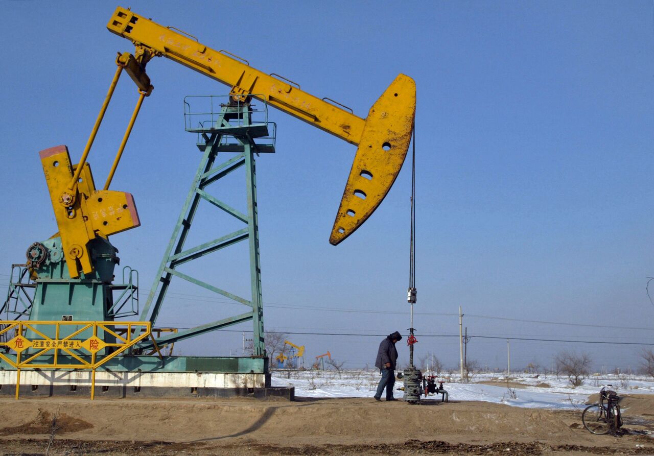 OPEC Oil Production Drops to 10-Month Low - Bloomberg