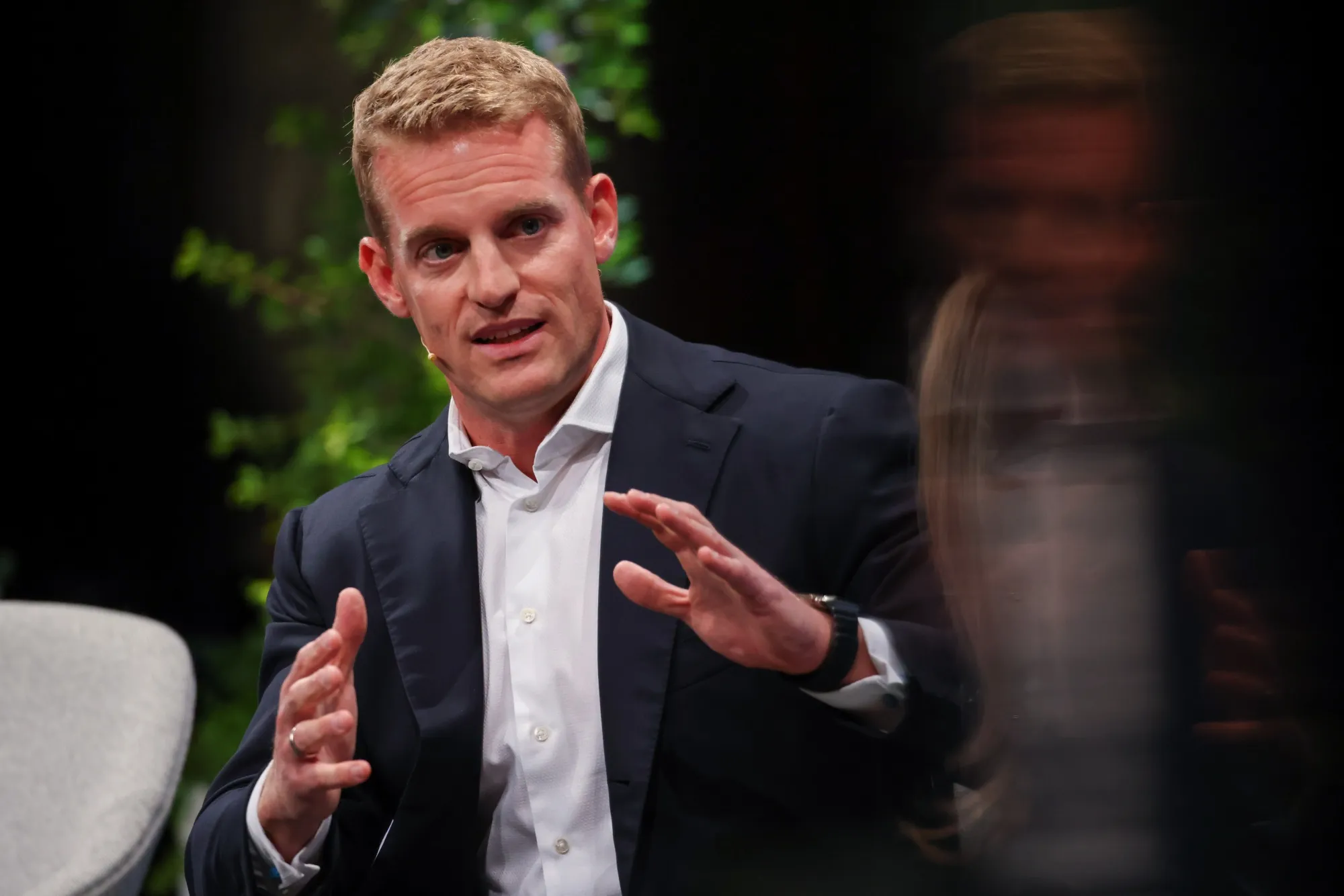 Deutsche Bank’s DWS Struggles to Lure Money to Private Credit - Bloomberg