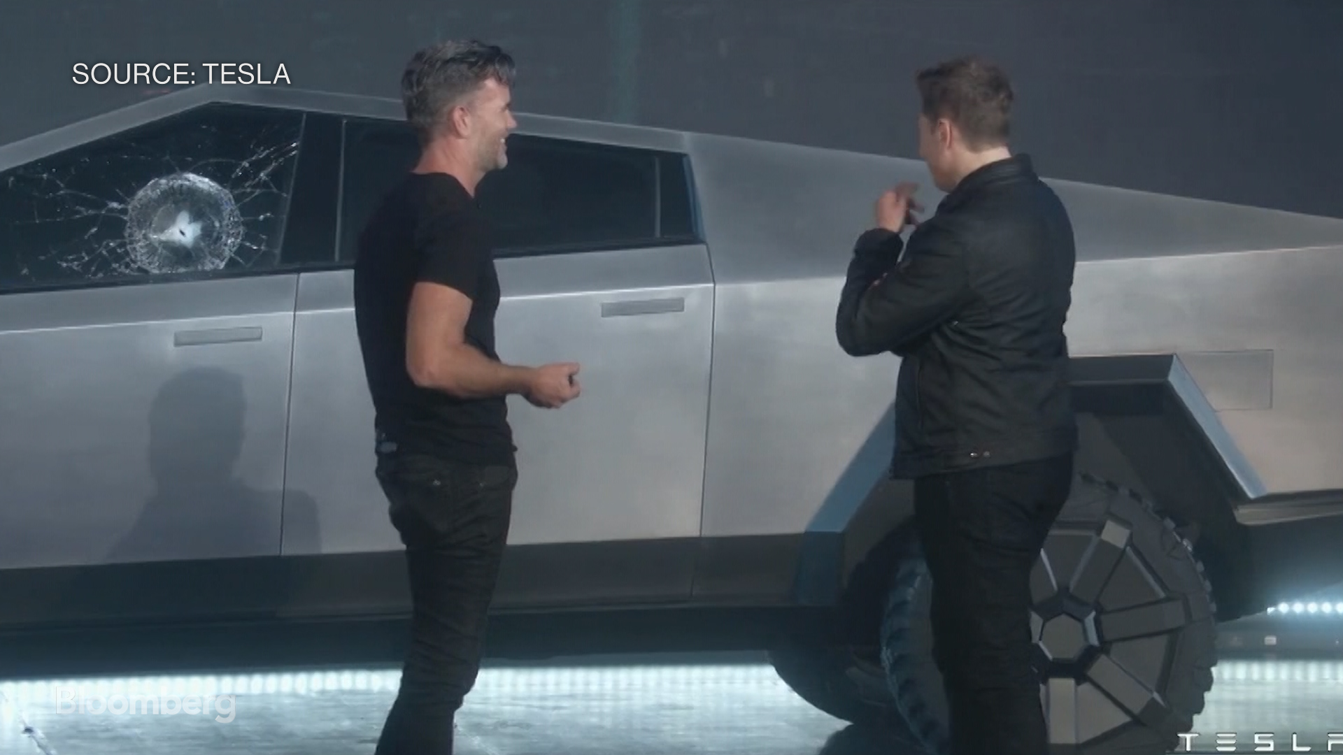 Watch Watch the Windows Get Smashed on Tesla's New Cybertruck - Bloomberg