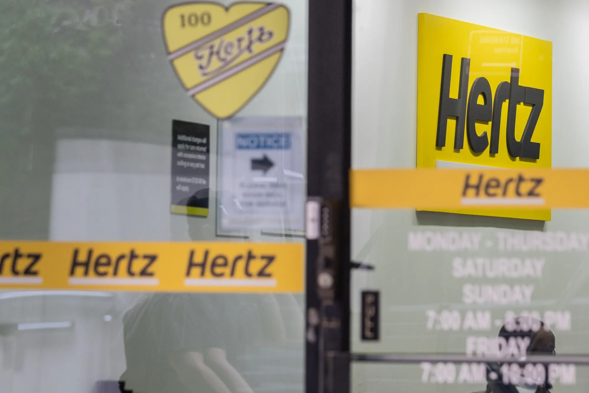 Hertz Sells $750 Million of Bonds to Strengthen Finances - Bloomberg