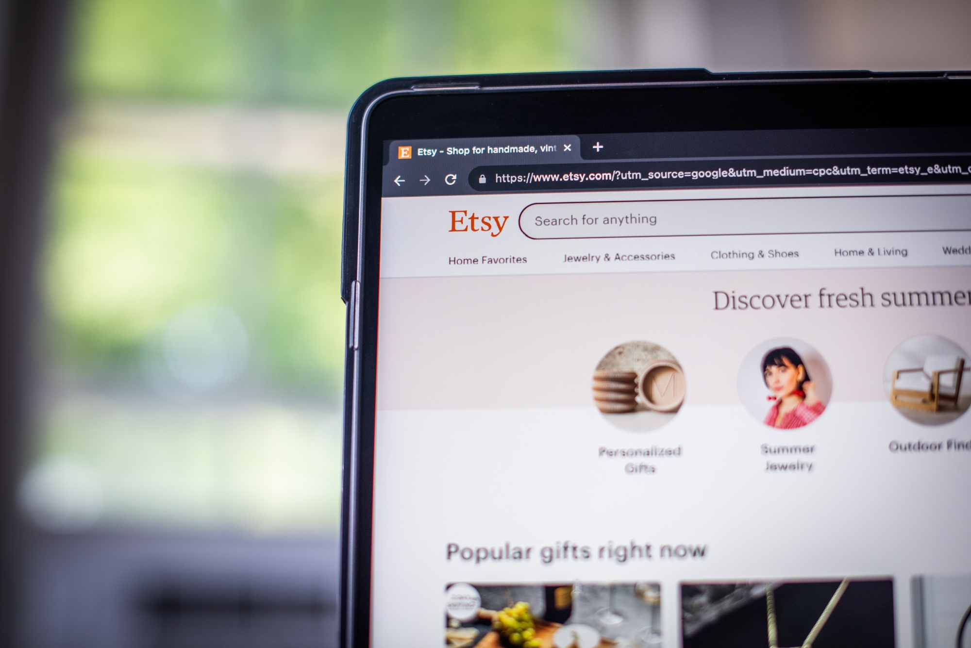 Elliott Said to Build 13% Stake in Online Marketplace Etsy - Bloomberg
