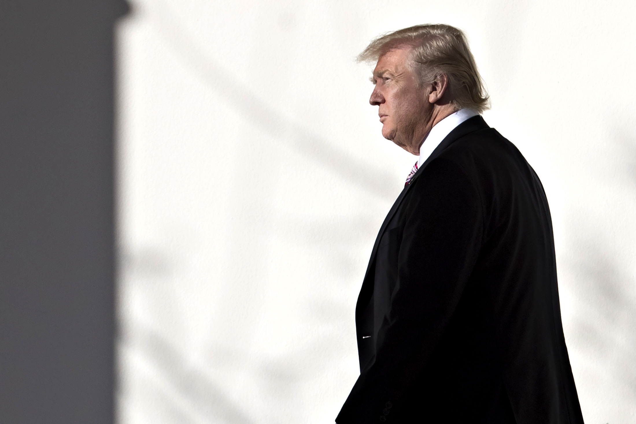 Fidelity’s $100 Billion Bond King Banks on Trump Reflation Trade ...