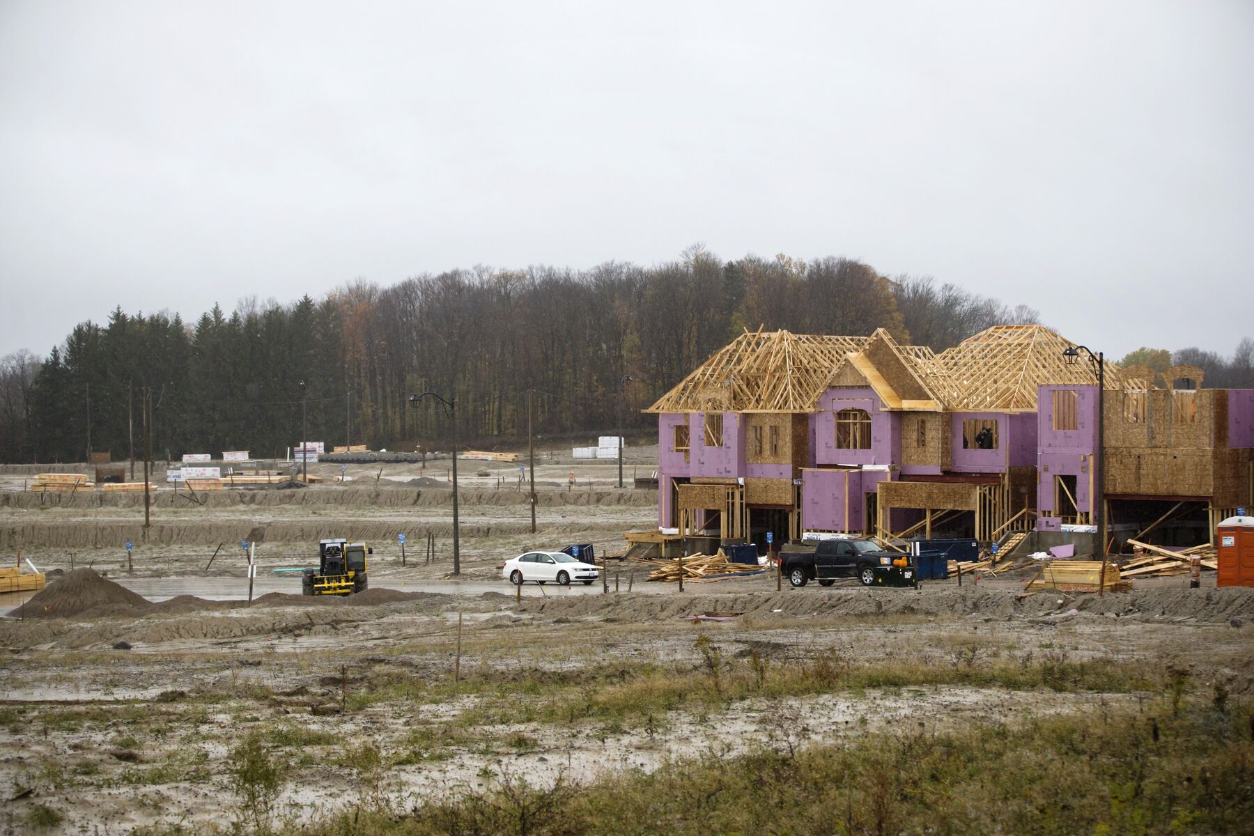 Canada Home Slump Deepens With First Value Drop Since 1990 - Bloomberg