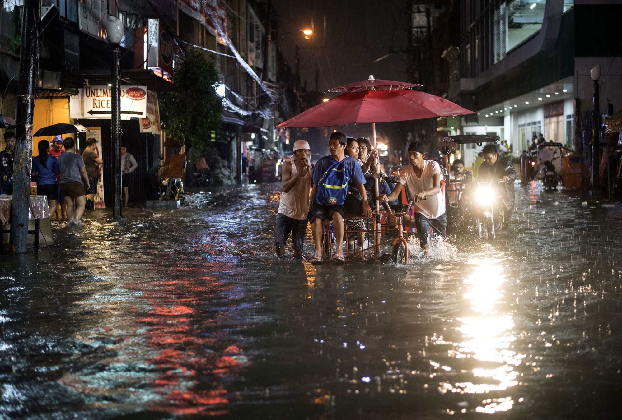 Flood Cripples Philippine Capital as 54,000 Are Evacuated - Bloomberg