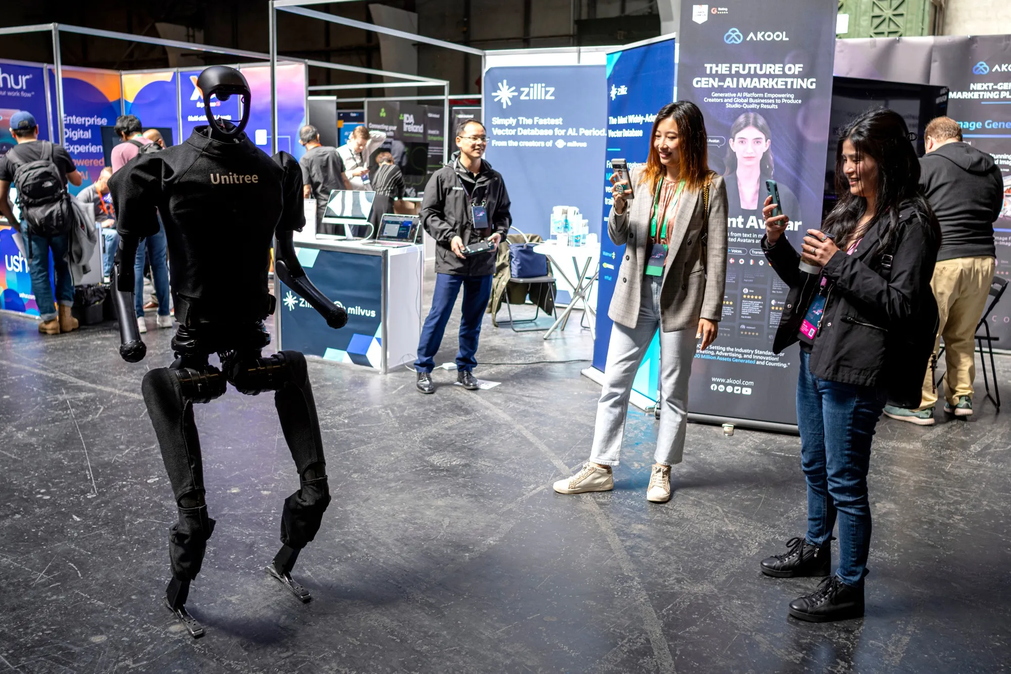 Apple Plans Tabletop Robot, While Exploring Mobile Bots and Humanoid ...