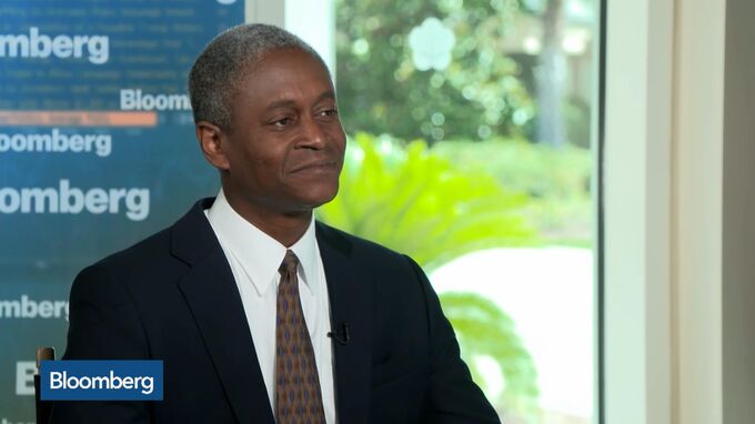 Brainard Suggests Fed Let Inflation Overshoot 2% Target - Bloomberg