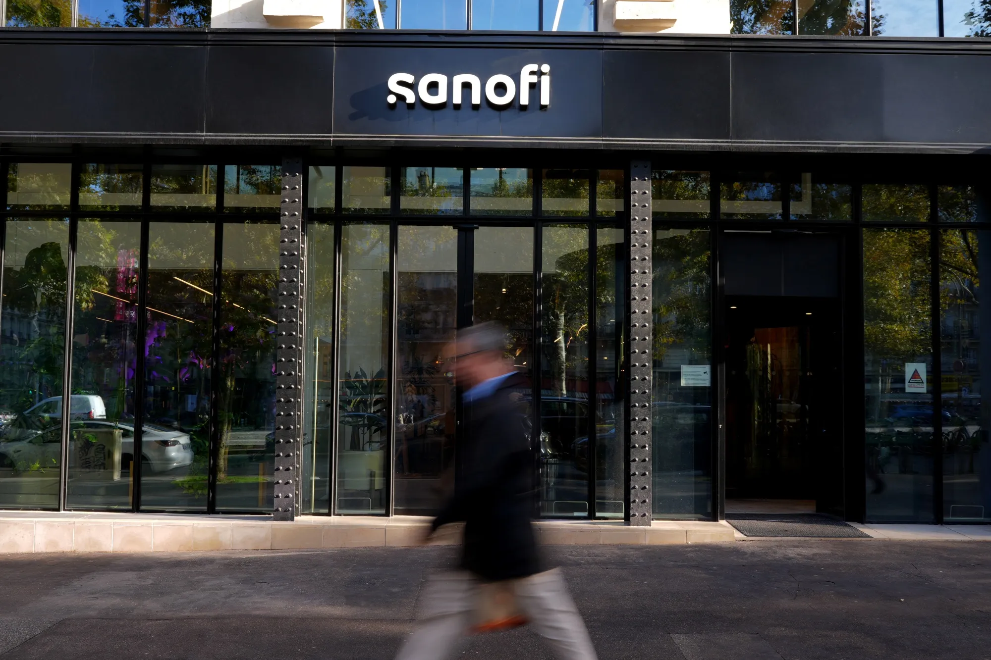 CD&R Said to Near Sanofi OTC Deal After Signing With Government - Bloomberg