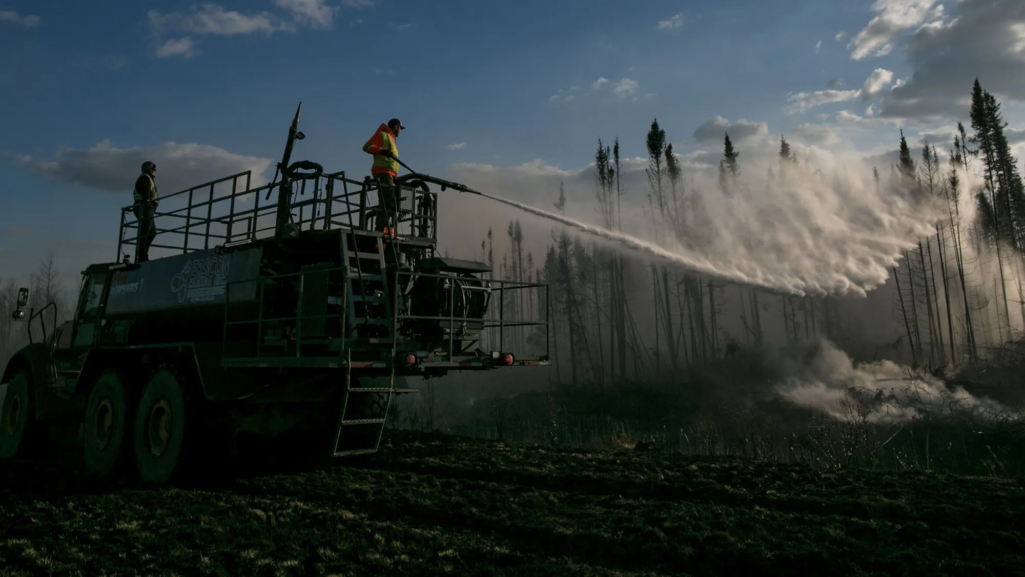 Suncor Poised to Get Back to Work as Fire Evacuations Eased - Bloomberg