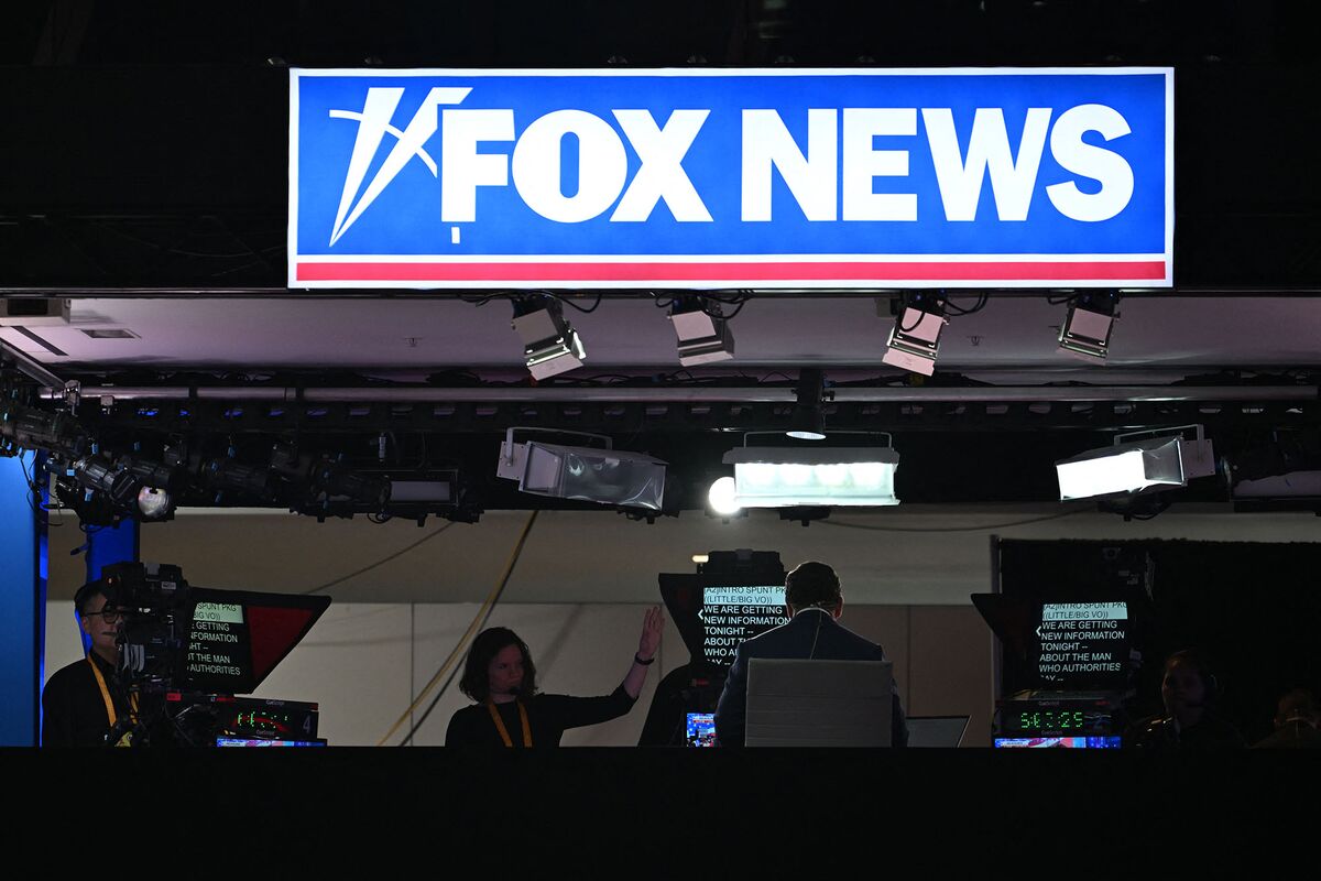 Fox Sales Beat Estimates on ‘Tidal Wave’ of Political Ads - Bloomberg
