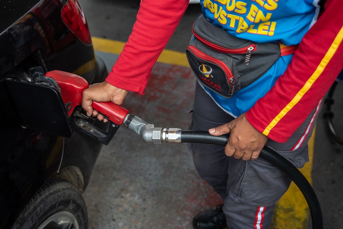Aumento de gasolina global apunta a nuevo golpe de inflación - Bloomberg