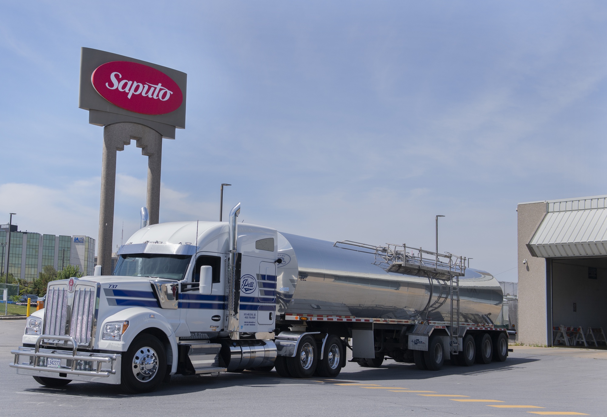 Saputo Drops as Spruce Point Attacks Dairy Firm’s Deal Spree - Bloomberg