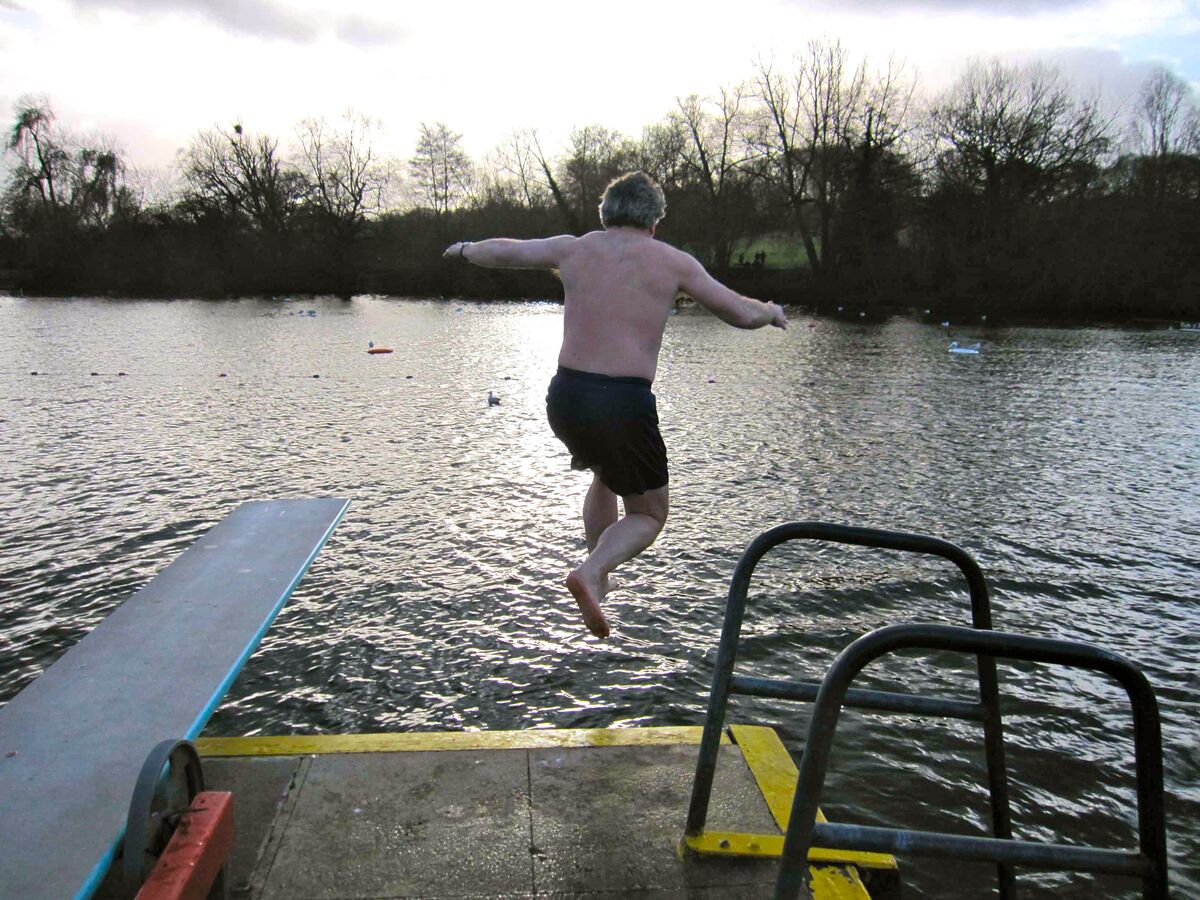 Experts Weigh In on Whether Cold Plunges Are Good for You - Bloomberg