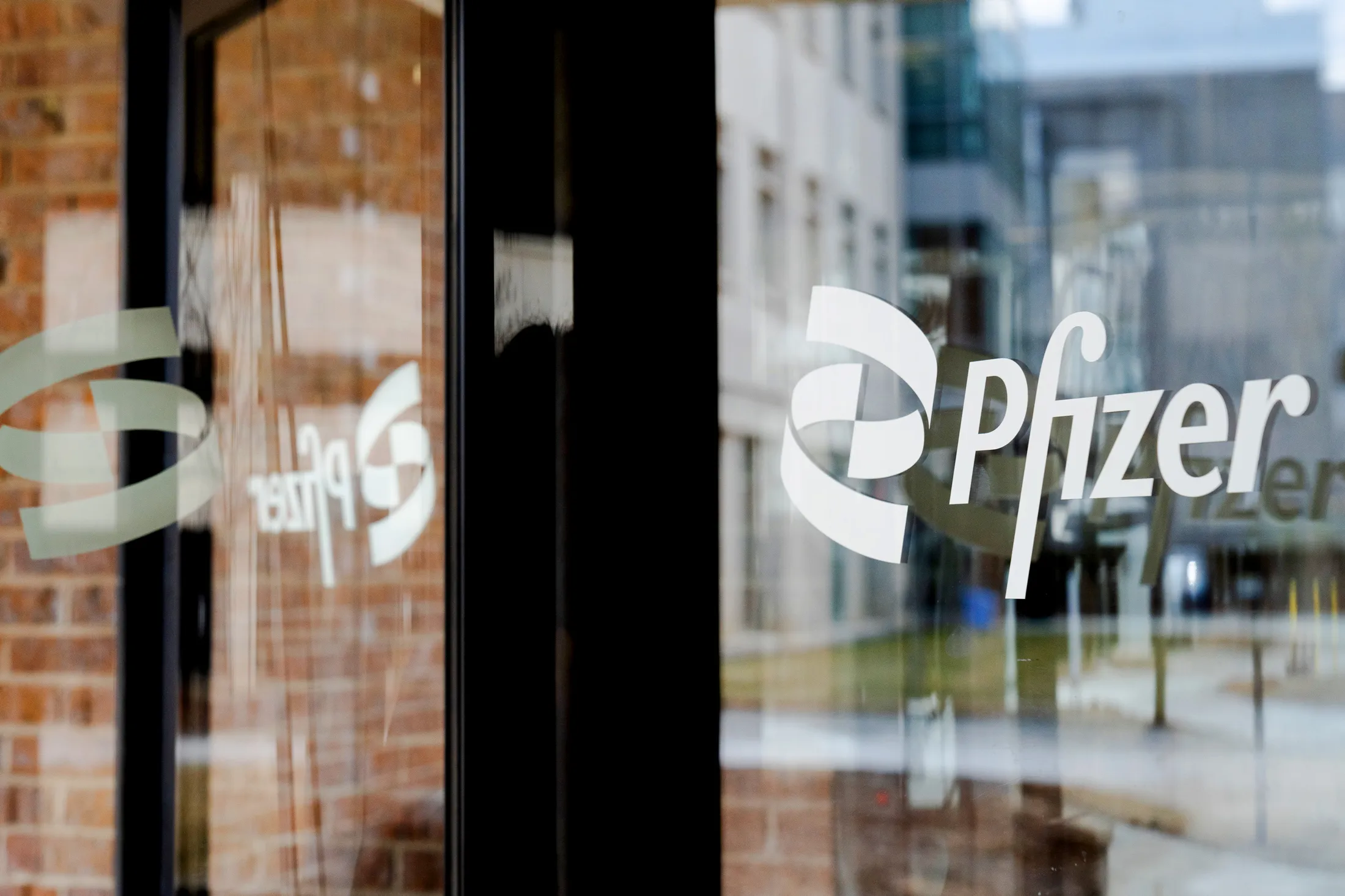 Pfizer (PFE) Advances Weight-Loss Pill Danuglipron in Race to Lucrative ...