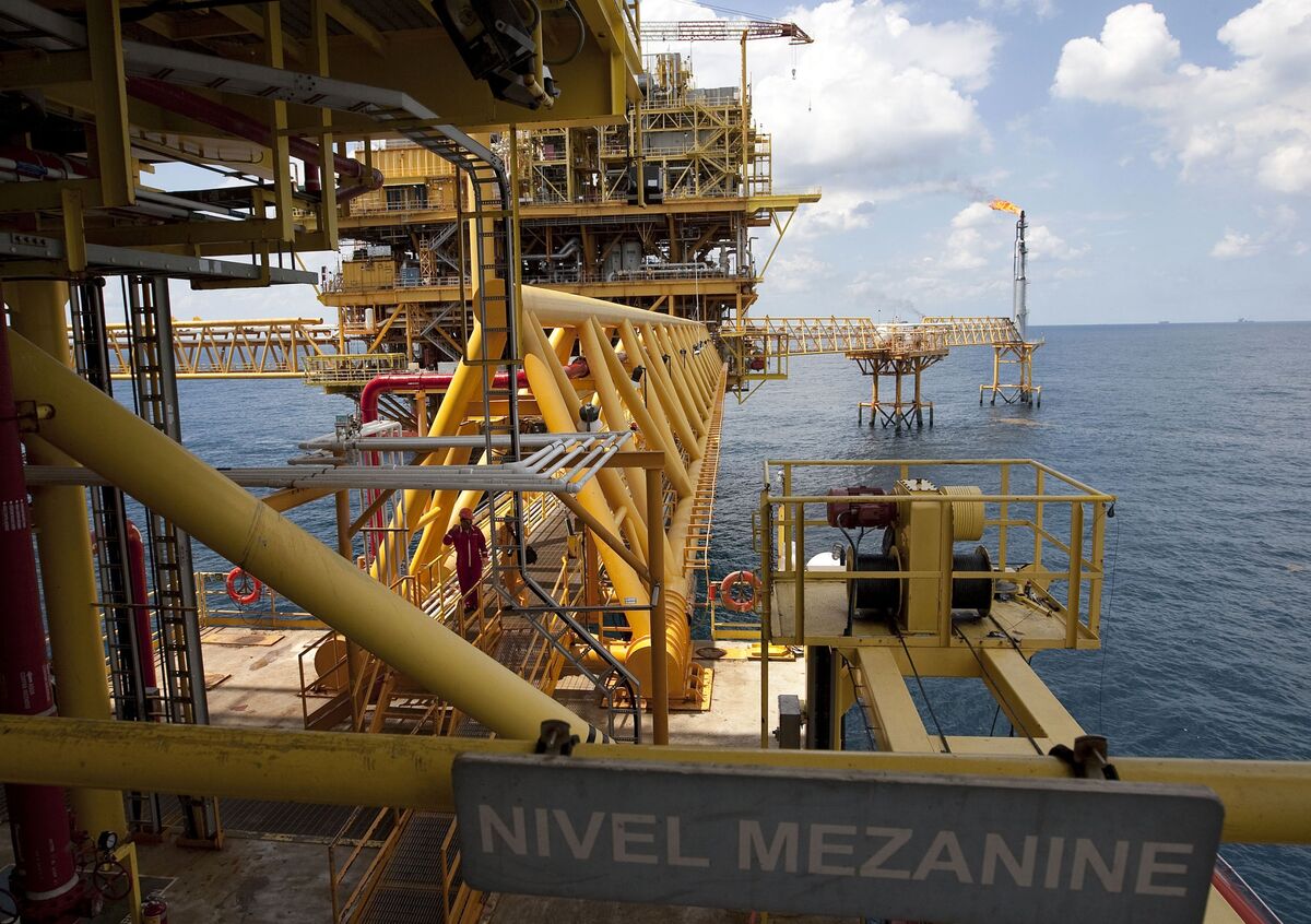 Mexico Pays $1 Billion to Hedge Its 2020 Oil Exports - Bloomberg