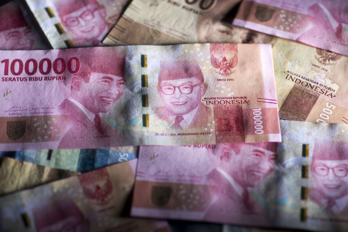 Two of Asia’s Worst Currencies Set for Best Monthly Run in Years ...