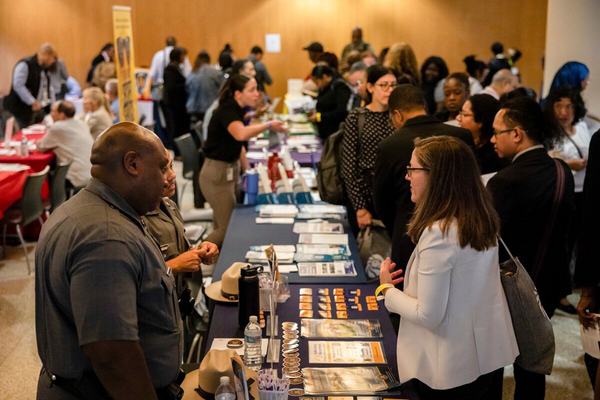 US Jobless Claims Increase Slightly to Highest in Over a Month - Bloomberg