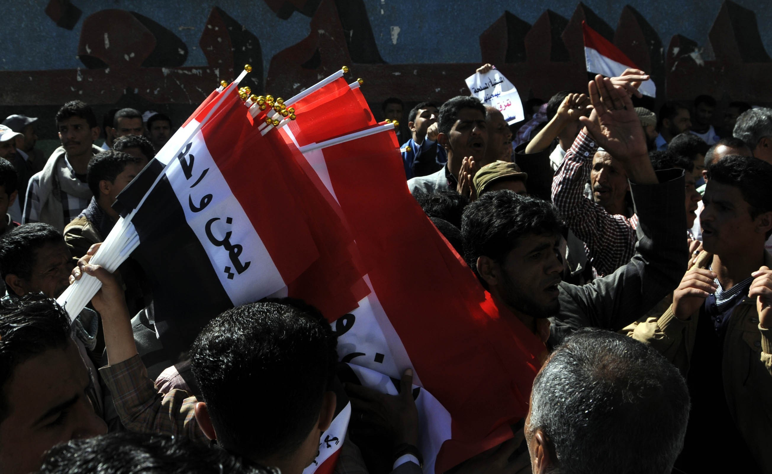 Envoys Leave Yemen Amid Protests as Houthi Rebel Clashes Kill 30 ...