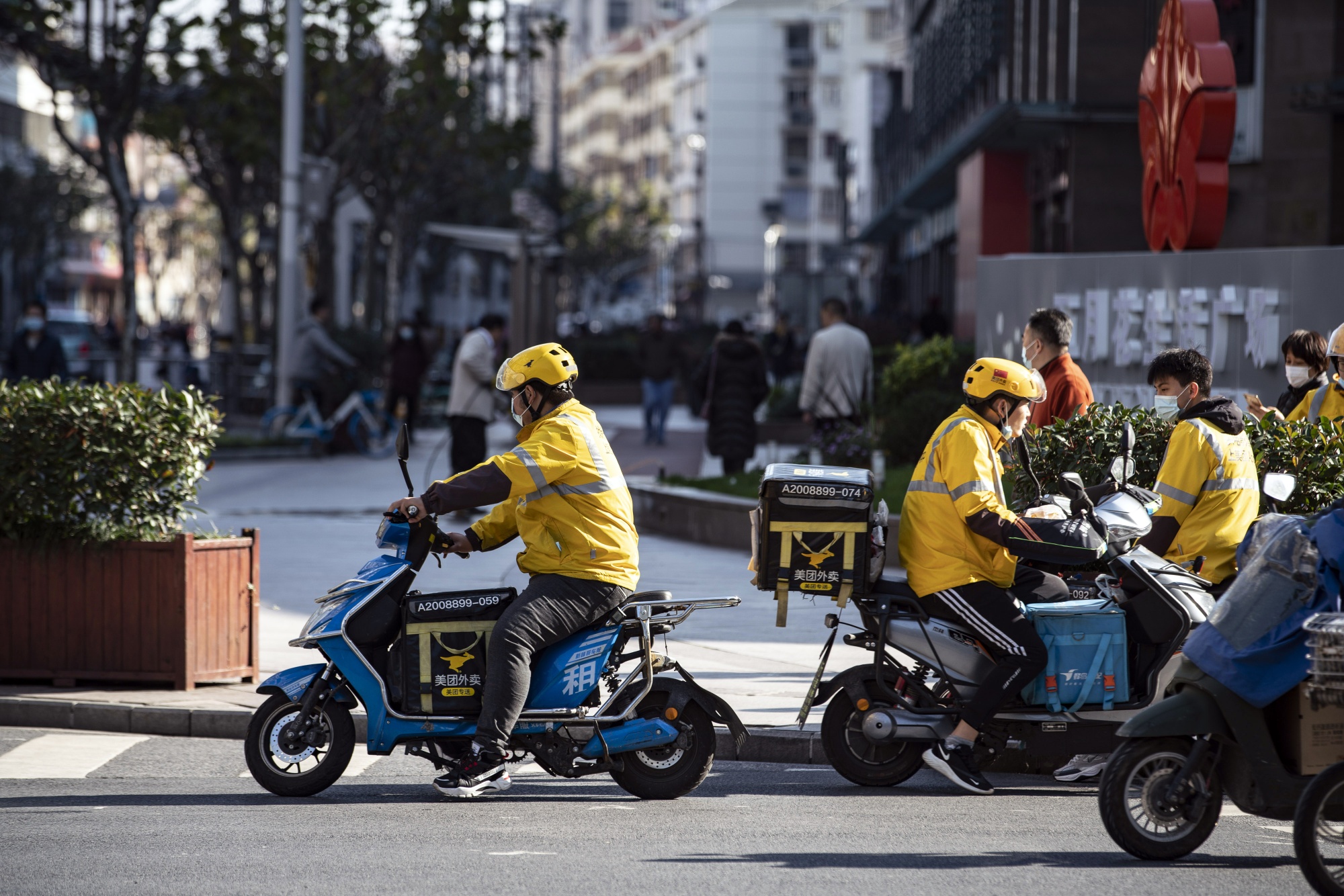 Meituan Shrugs Off Antitrust Probe as Sales Beat Estimates - Bloomberg