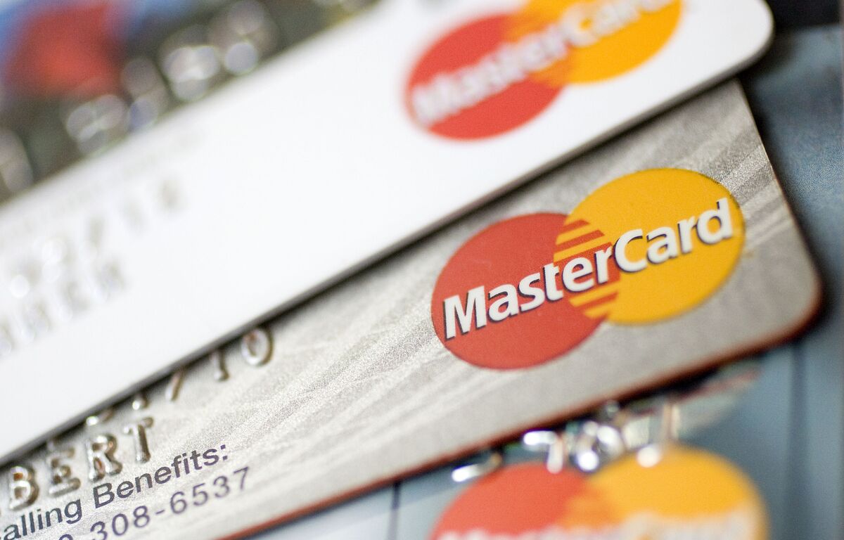 Visa, Mastercard See Card Spending Slow as Inflation Persists - Bloomberg