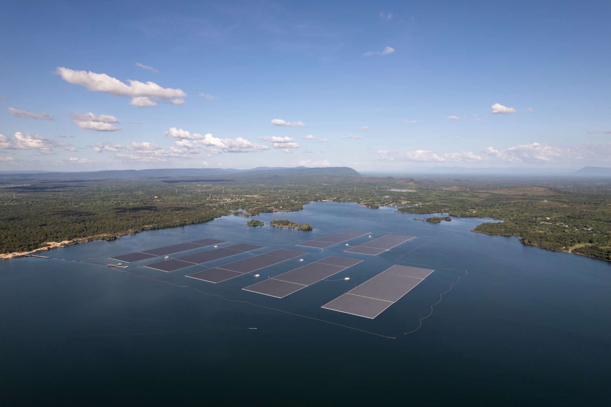 How Floating Solar Panels Are Being Used to Power Electric Grids ...
