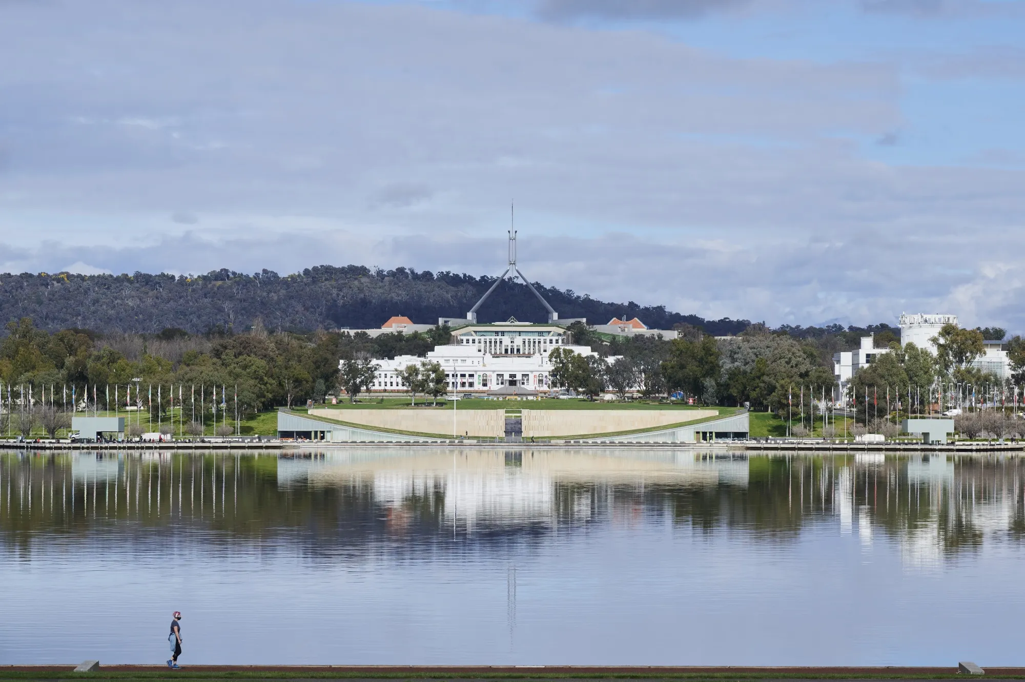 Australia News Today: Jobs summit; Queenstown house prices; QAN ...