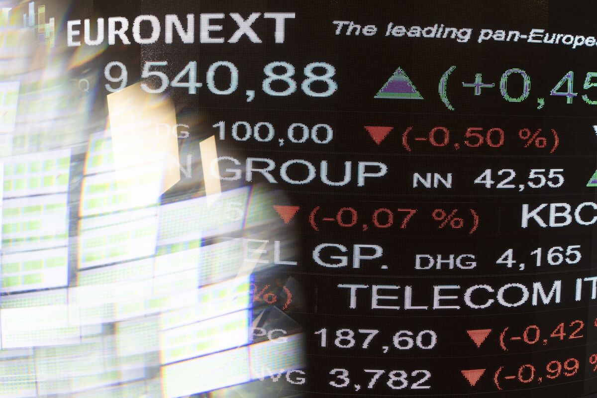 European Stocks Fall as Remy, Mercedes Earnings Disappoint - Bloomberg