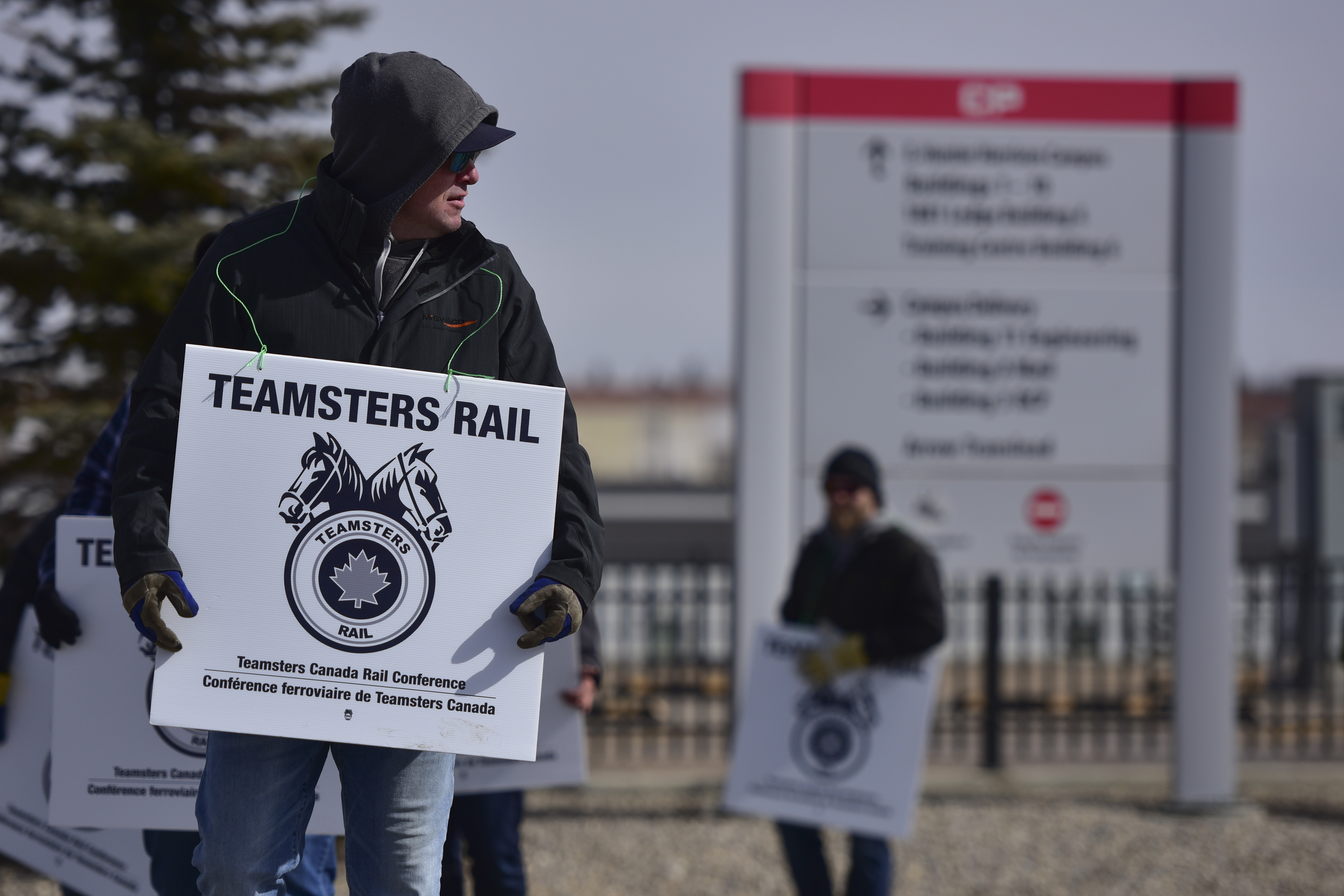 Trudeau Minister Moves to Ban Scab Workers in Labor Disputes - Bloomberg