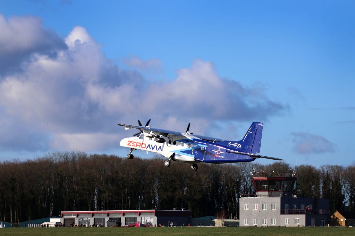 UK Startup ZeroAvia Test Flies Hydrogen Powered 19-Seater Plane - Bloomberg