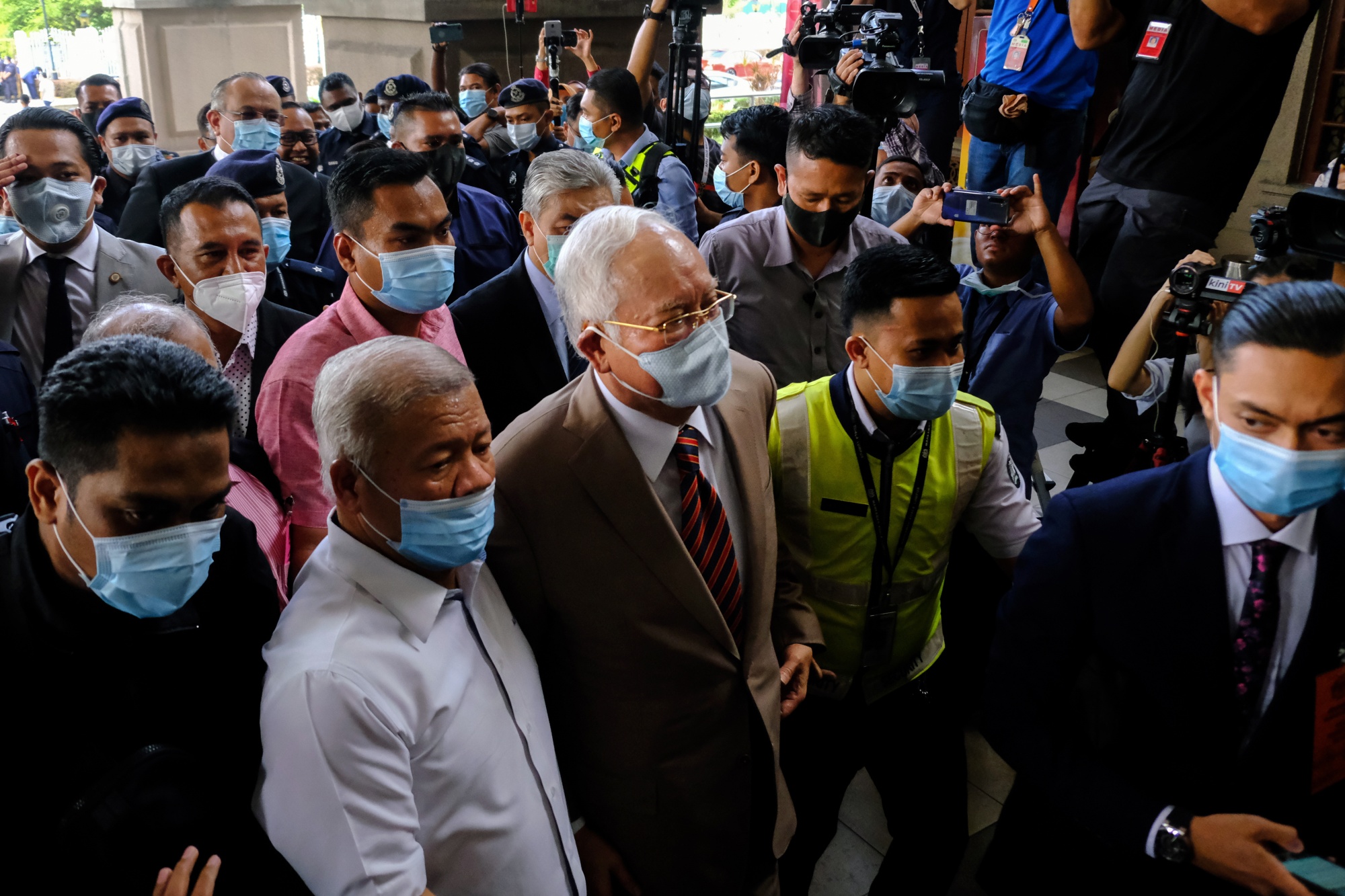 マレーシアのナジブ元首相に有罪、禁錮12年－1MDB巡る裁判 - Bloomberg