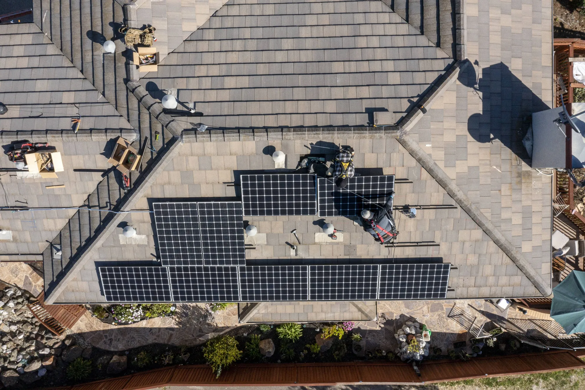 California Regulators Soften Blow of Solar Subsidy Rollback - Bloomberg