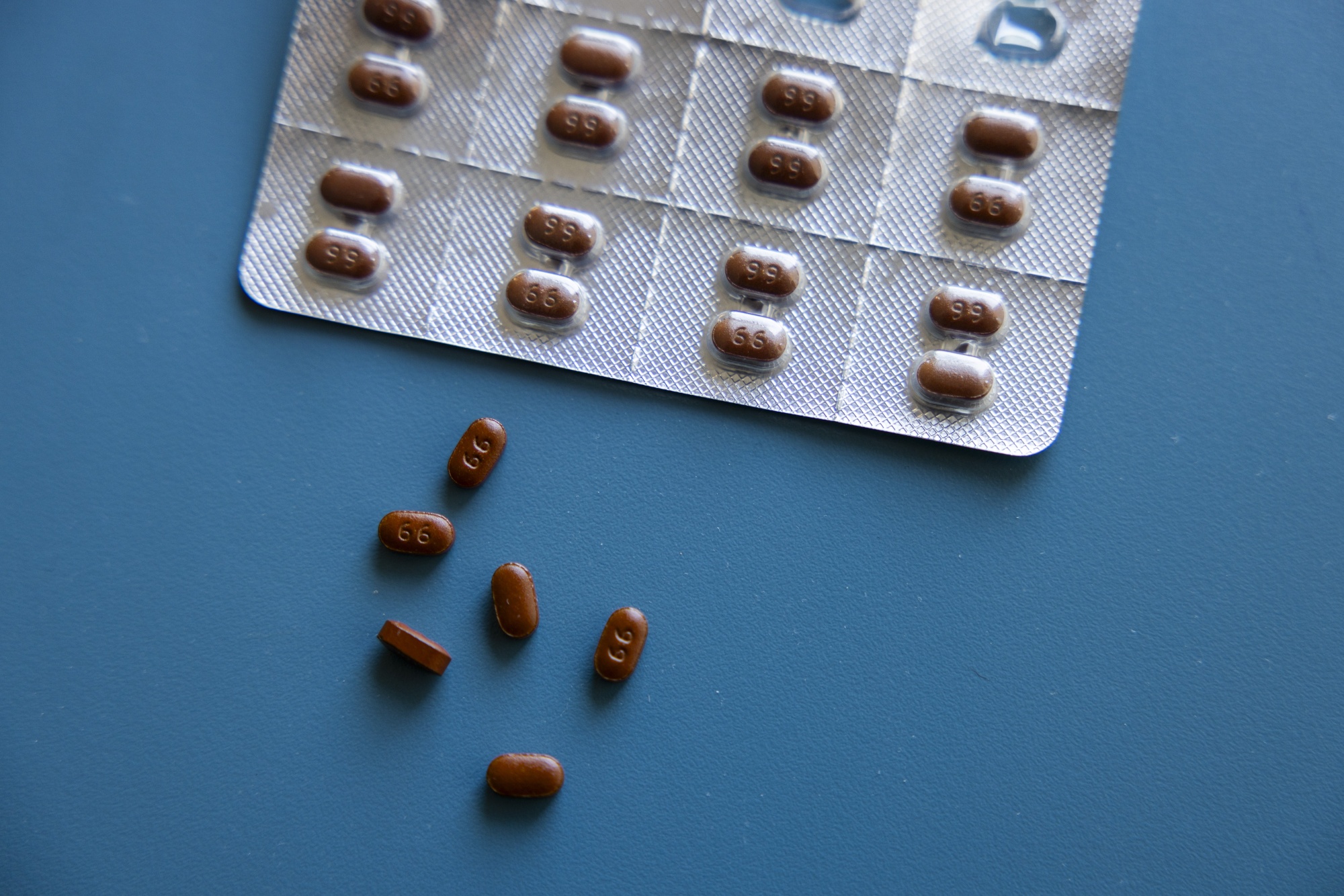 人気の市販薬に潜む発がん性と健康リスク－FDA未承認のまま販売 - Bloomberg