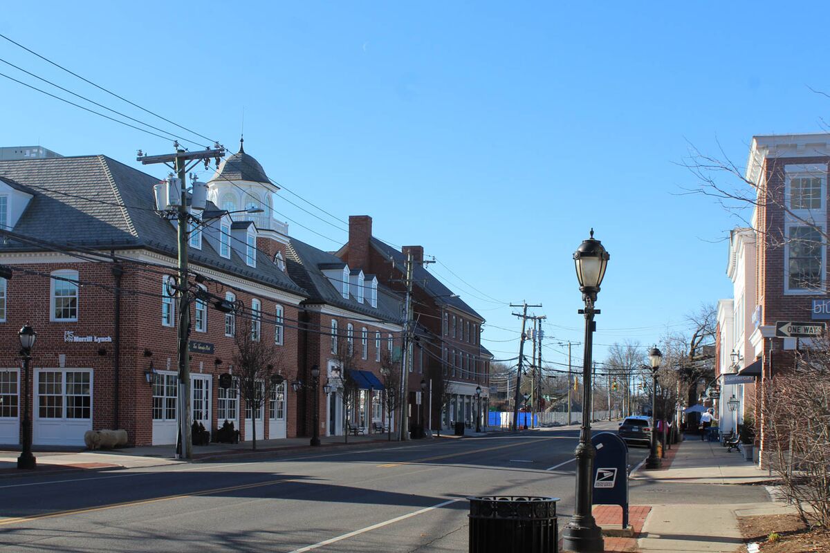 Tired NYC Commuters Fuel Boom In Mini-Greenwich of Darien, CT - Bloomberg