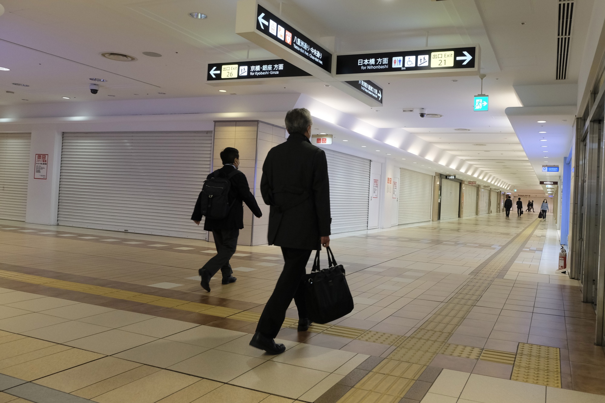 ‘Toothless’ Japan Lockdown Sees Tentative Signs of Success - Bloomberg