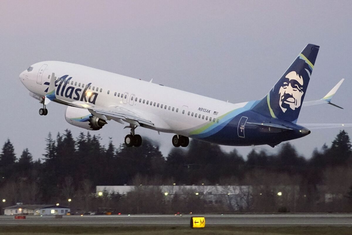 Alaska Airlines Cancels 9% of Its Flights Over Staffing Woes - Bloomberg