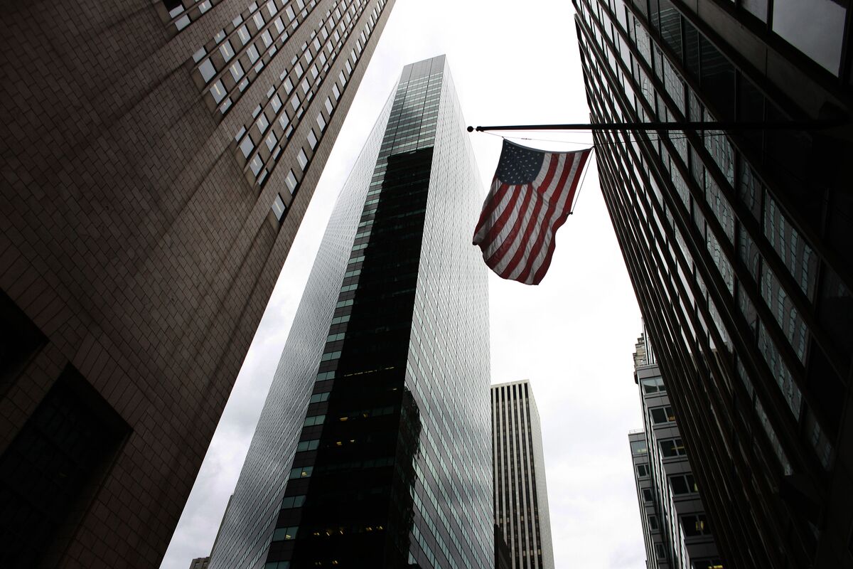 NYC’s 590 Madison Goes Up for Sale at Roughly $1.1 Billion - Bloomberg