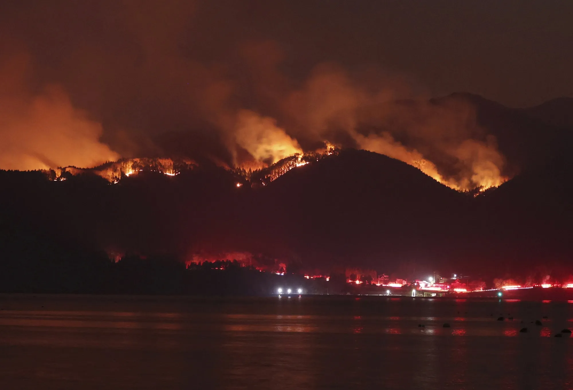 Japan Battles Worst Wildfire in 40 Years Amid Record Dry Season - Bloomberg
