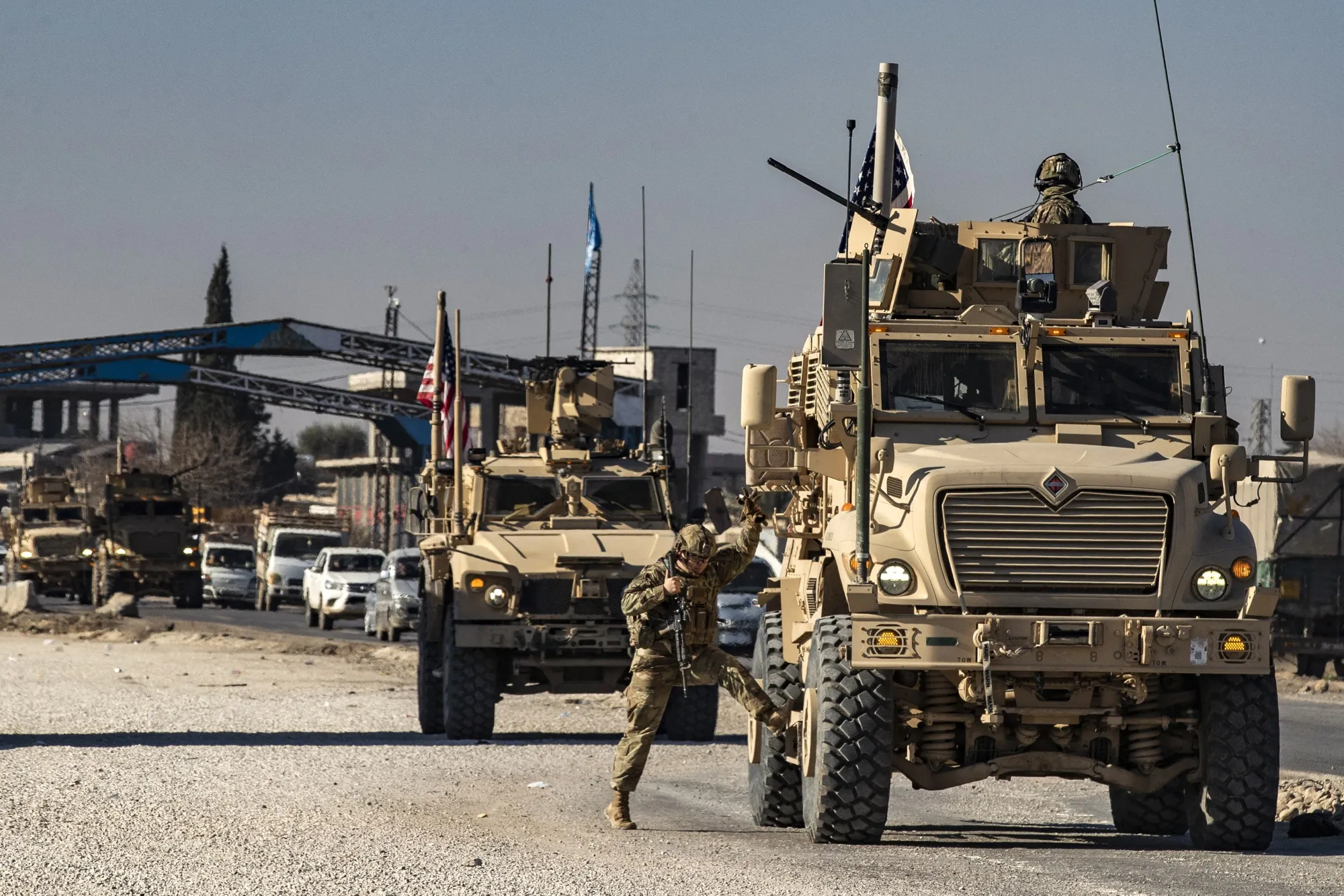 US Pulls Forces From Syria as New Government Exerts Control - Bloomberg