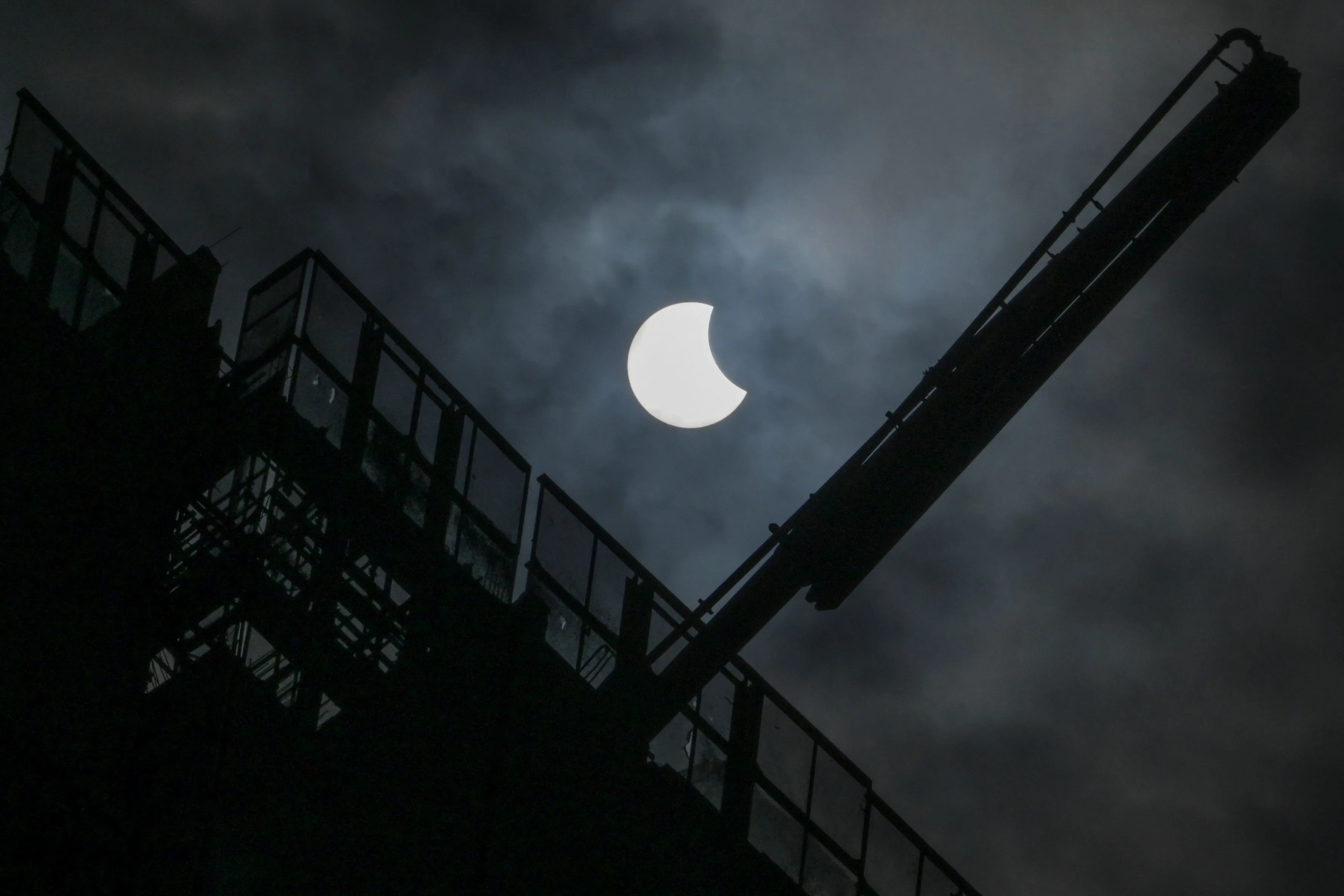 'Awesome' solar eclipse wows viewers in Australia, Indonesia - Bloomberg