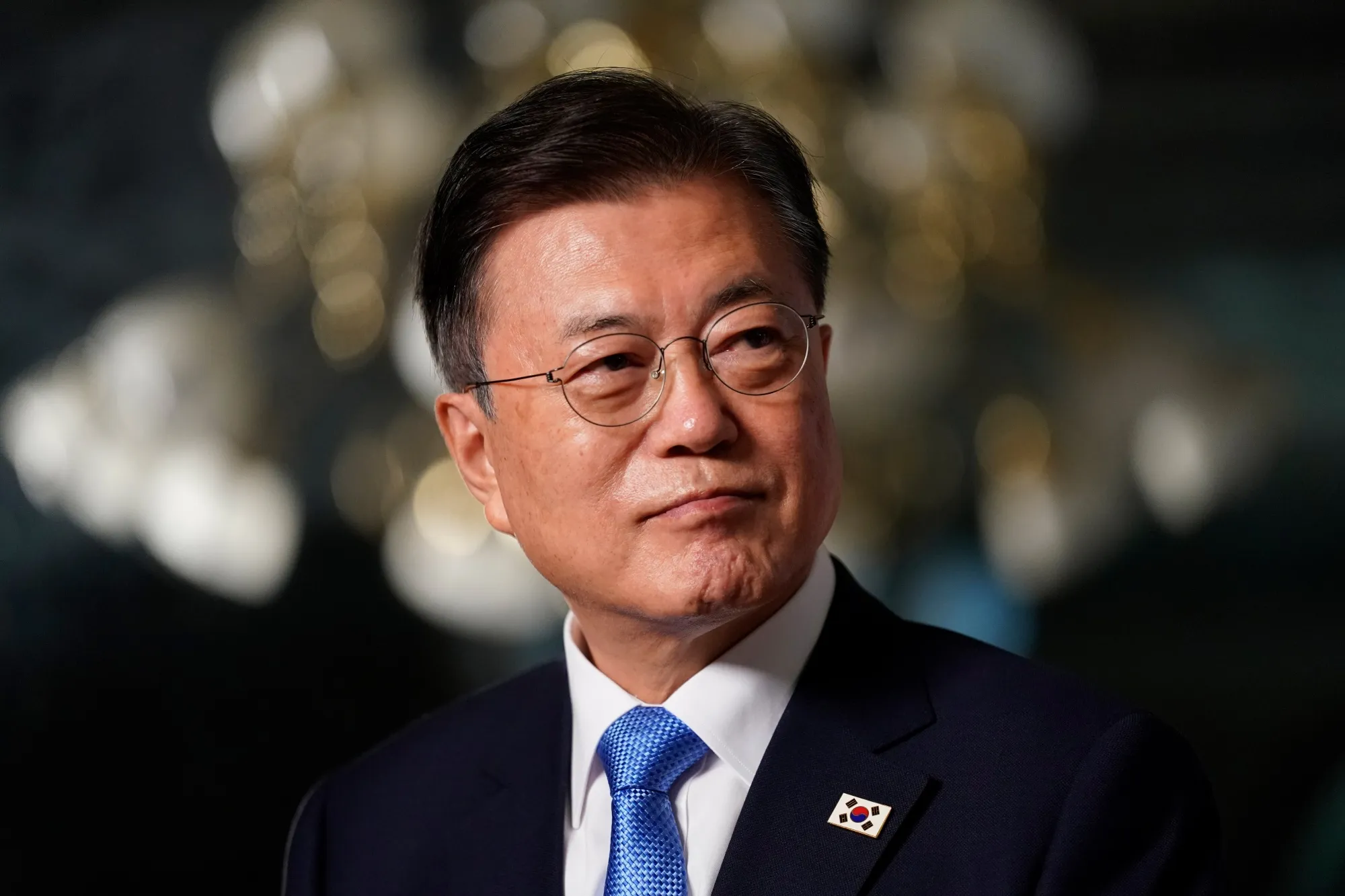 South Korea’s Moon Makes Fresh Peace Push as Term Winds Down - Bloomberg