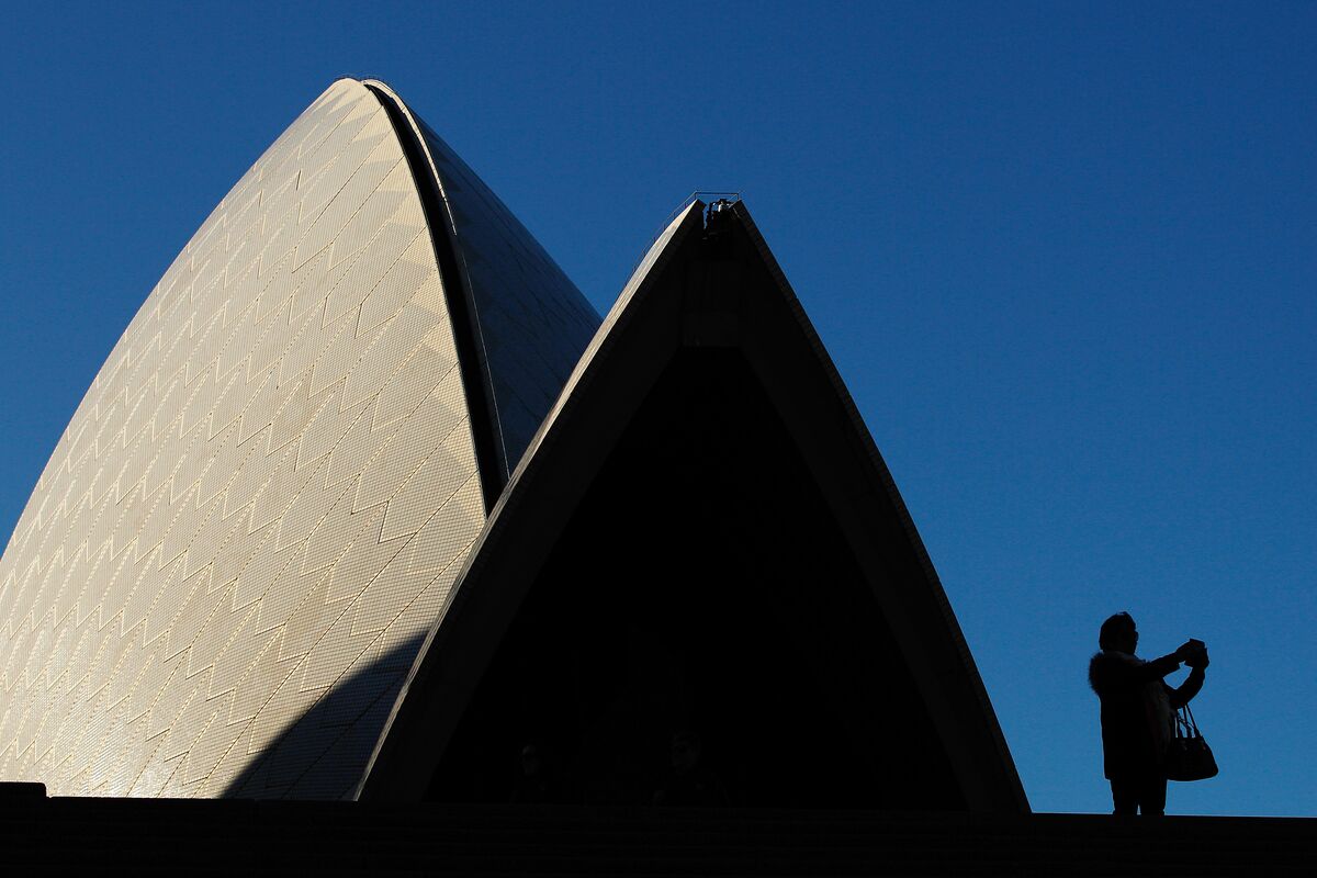 Sydney Opera House Turns Into Billboard for Divisive Racing Ad - Bloomberg
