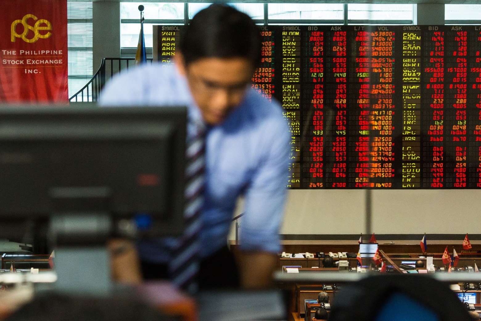 Top Philippine Stock Fund Holds On to Cash as Bear Market Nears - Bloomberg