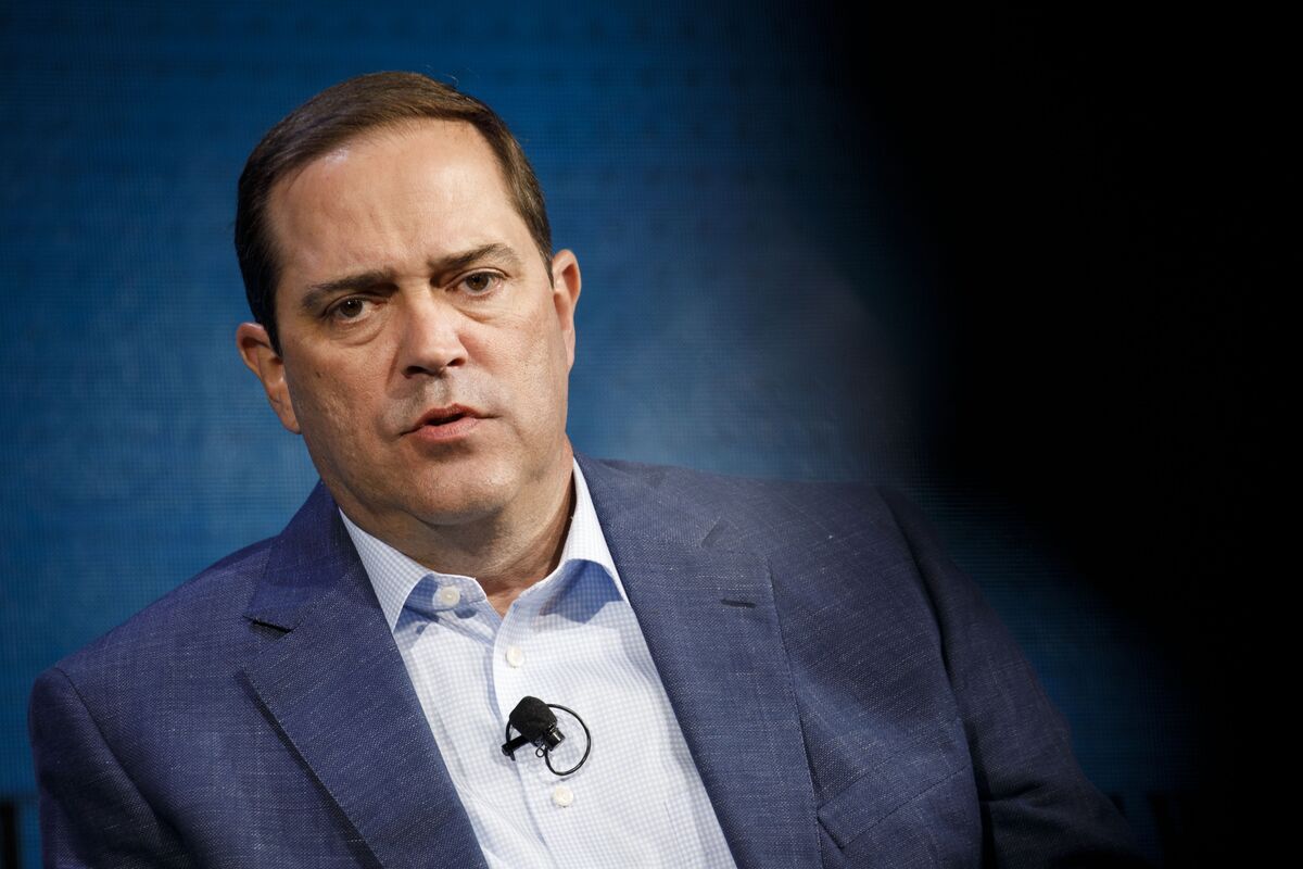 Cisco CEO Suggests Fear of Huawei 5G Dominance Is Overblown - Bloomberg