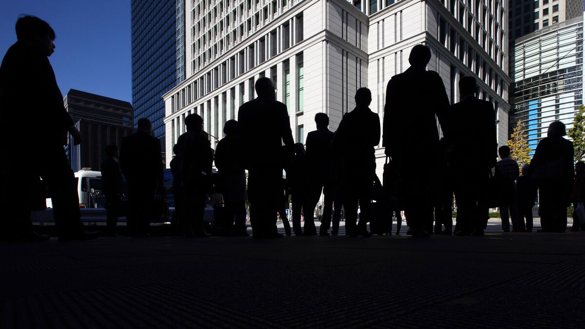 Japan's Shrinking Workforce Helps Its Salarymen Get a Raise - Bloomberg