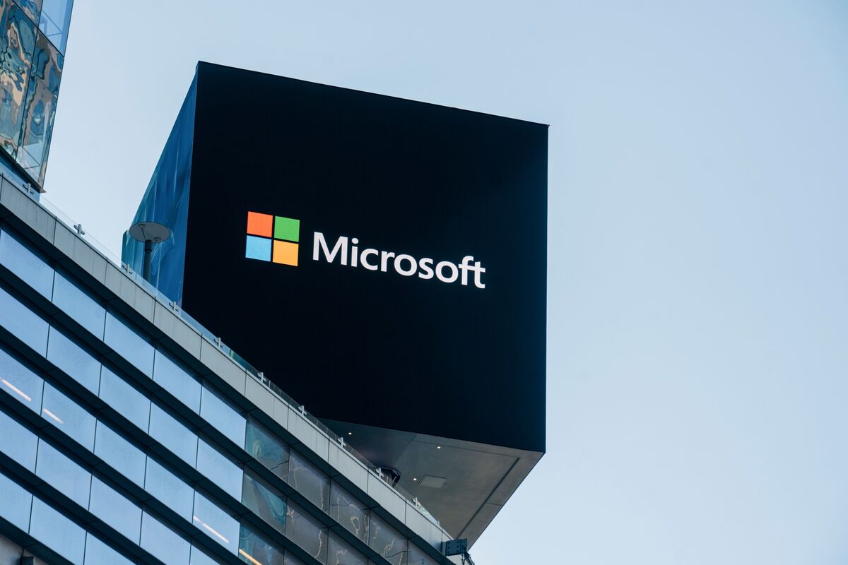 Microsoft Reduces Commitments to CoreWeave Ahead of IPO: FT - Bloomberg