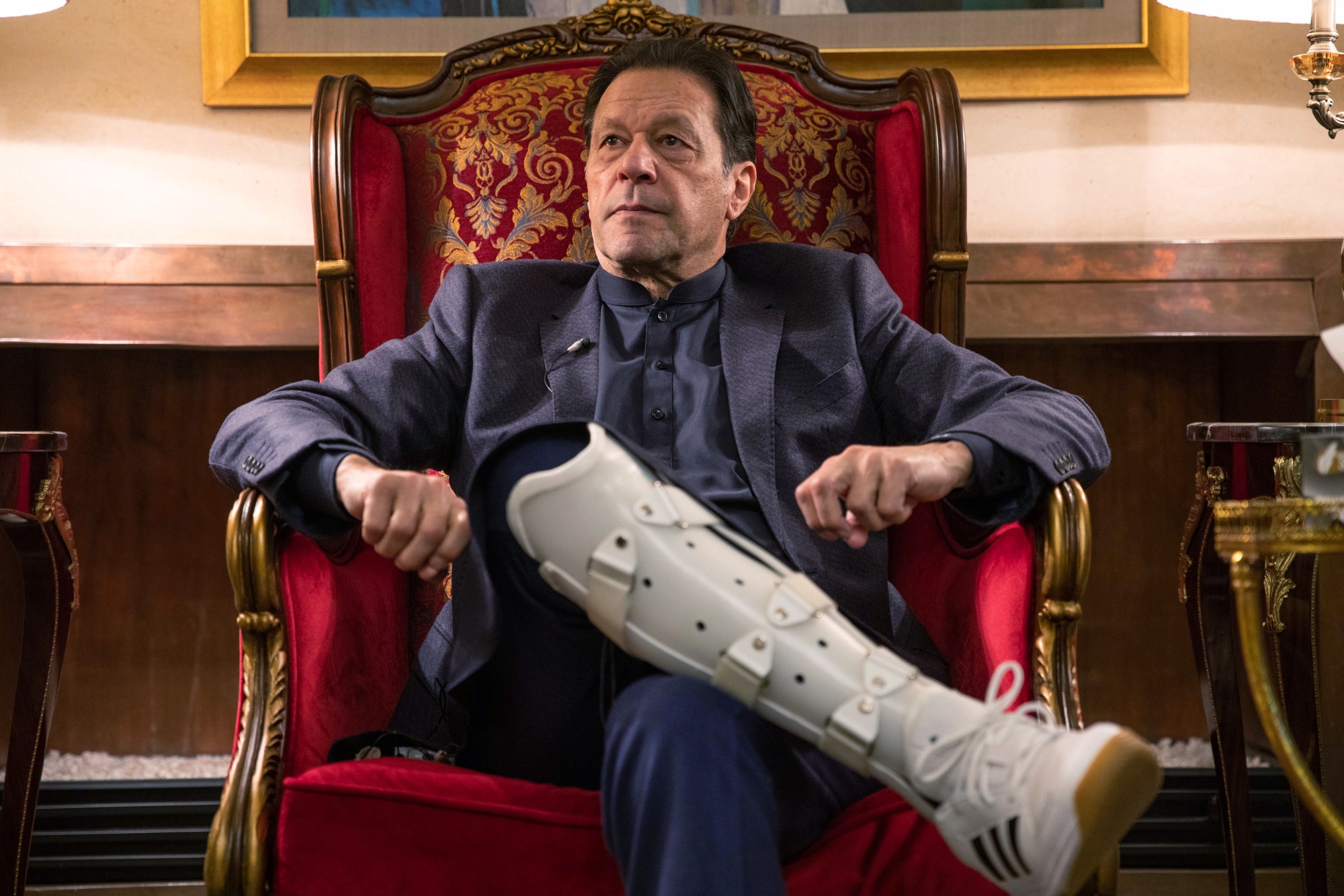 Pakistan’s Court Issues Arrest Warrant Against Imran Khan - Bloomberg Pakistan’s Court Issues Arrest Warrant Against Imran Khan - Bloomberg
