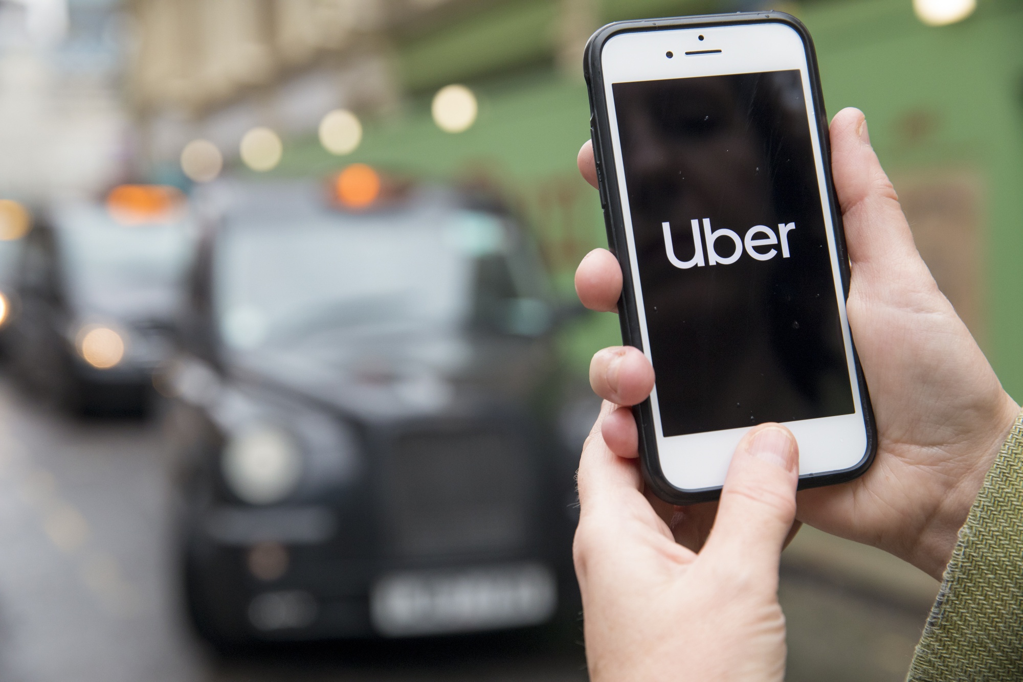 Uber Gets Boost as Regulator Alters Stance on London License - Bloomberg