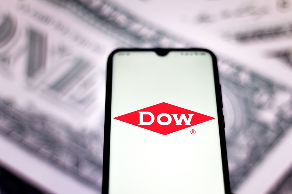 Giant Chemicals Maker Dow Debuts Green Bonds to Slash Emissions - Bloomberg