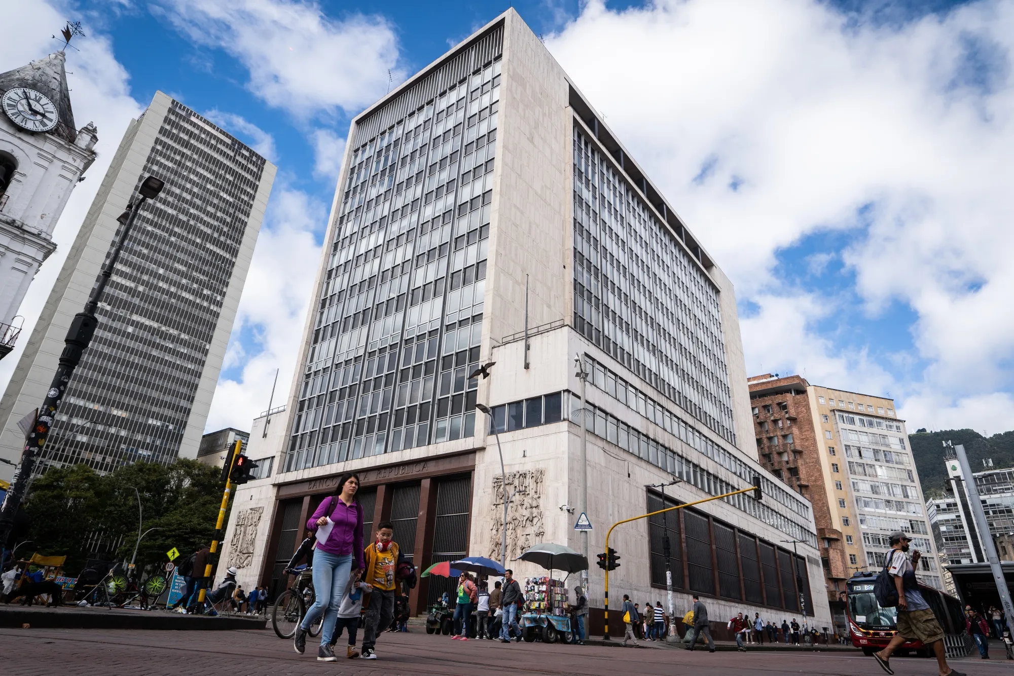 Colombia Sells $3.6 Billion in Global Bond-Market Return - Bloomberg