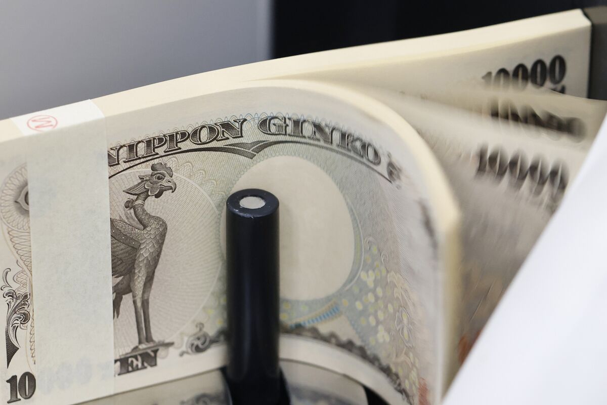 24年ぶり円安で現実味増す日本の為替介入、手順とポイント-QuickTake - Bloomberg